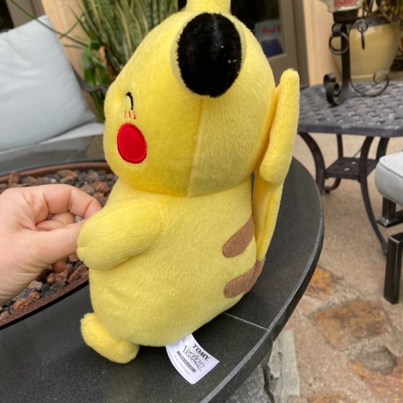 Tomy | Toys | Pikachu T29389 Pokemon Fat Fuzzy Nintendo Tomy Plush 2 ...